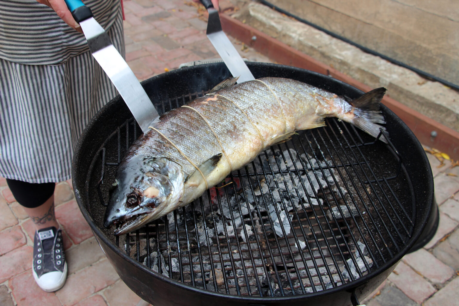 How to BBQ a Whole Salmon in 5 Easy Steps - bbqpartyzone.com